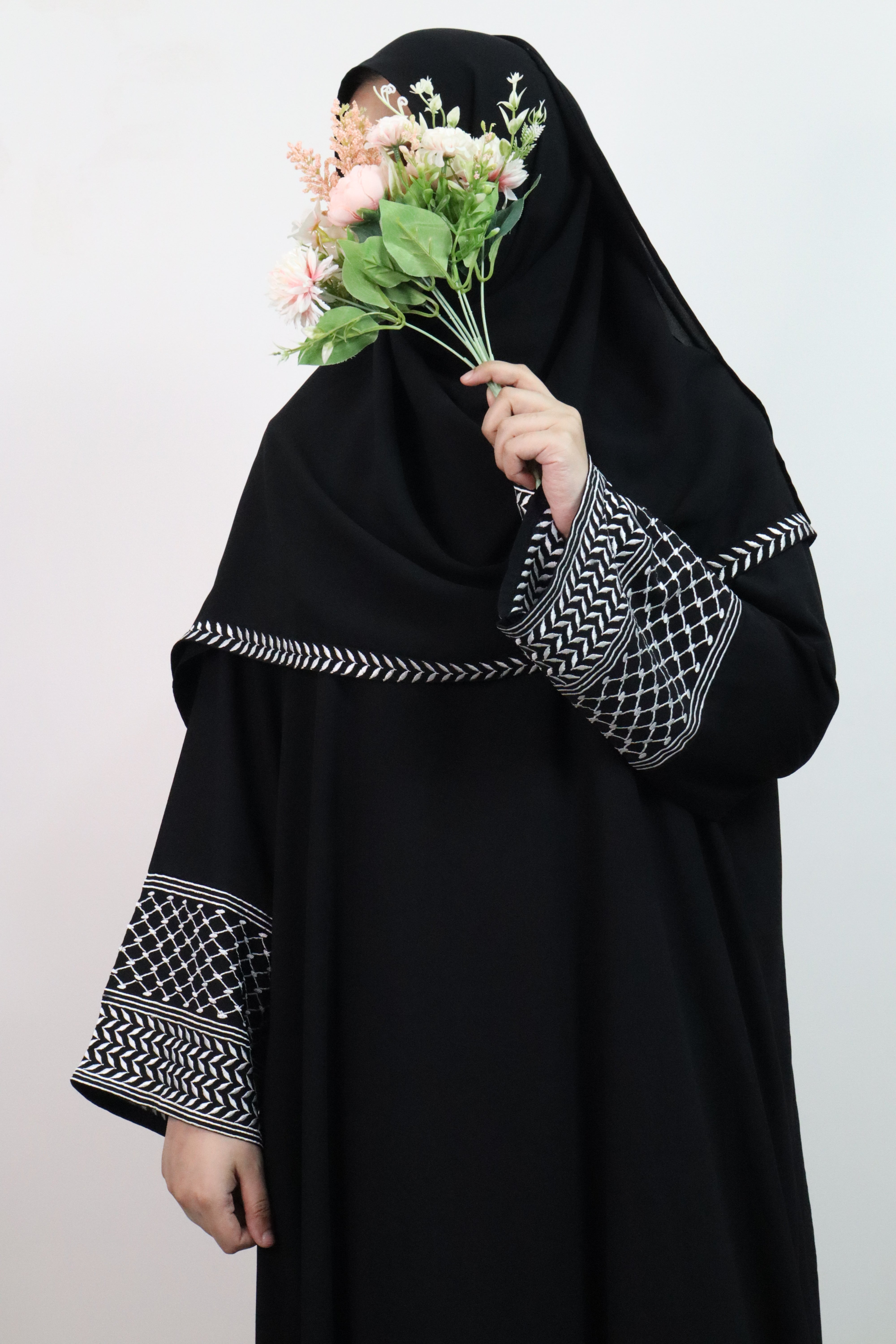 Black Keffiyeh Abaya – MALIKAH